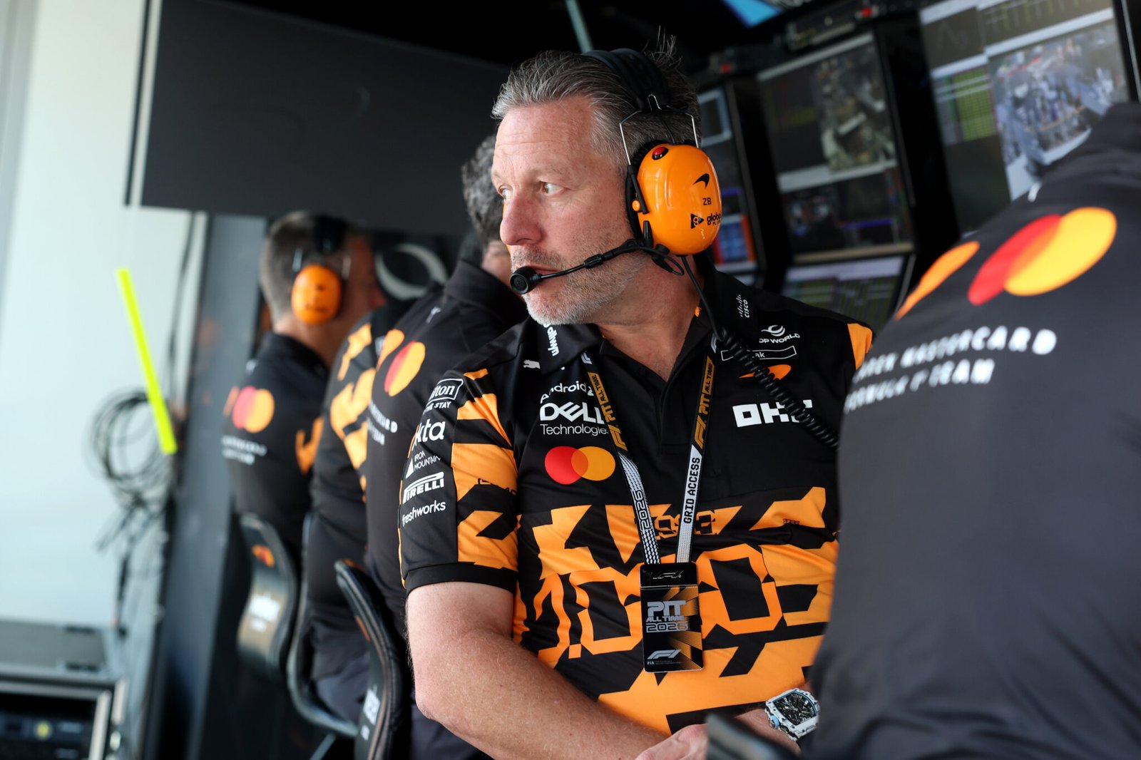 Zak Brown apoia retorno dos motores V8 na F1 e não descarta McLaren ...